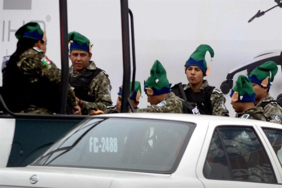Y en la imagen del día... La policía anti Grinch en Veracruz - Sopitas.com