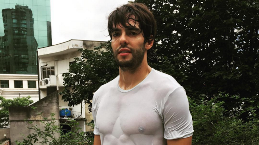 Kaká presume el físico que le ha dejado el box - Sopitas.com