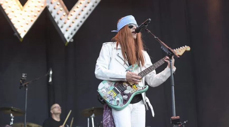 Weezer se disfraza de Guns N' Roses para el video "Feels Like Summer ...