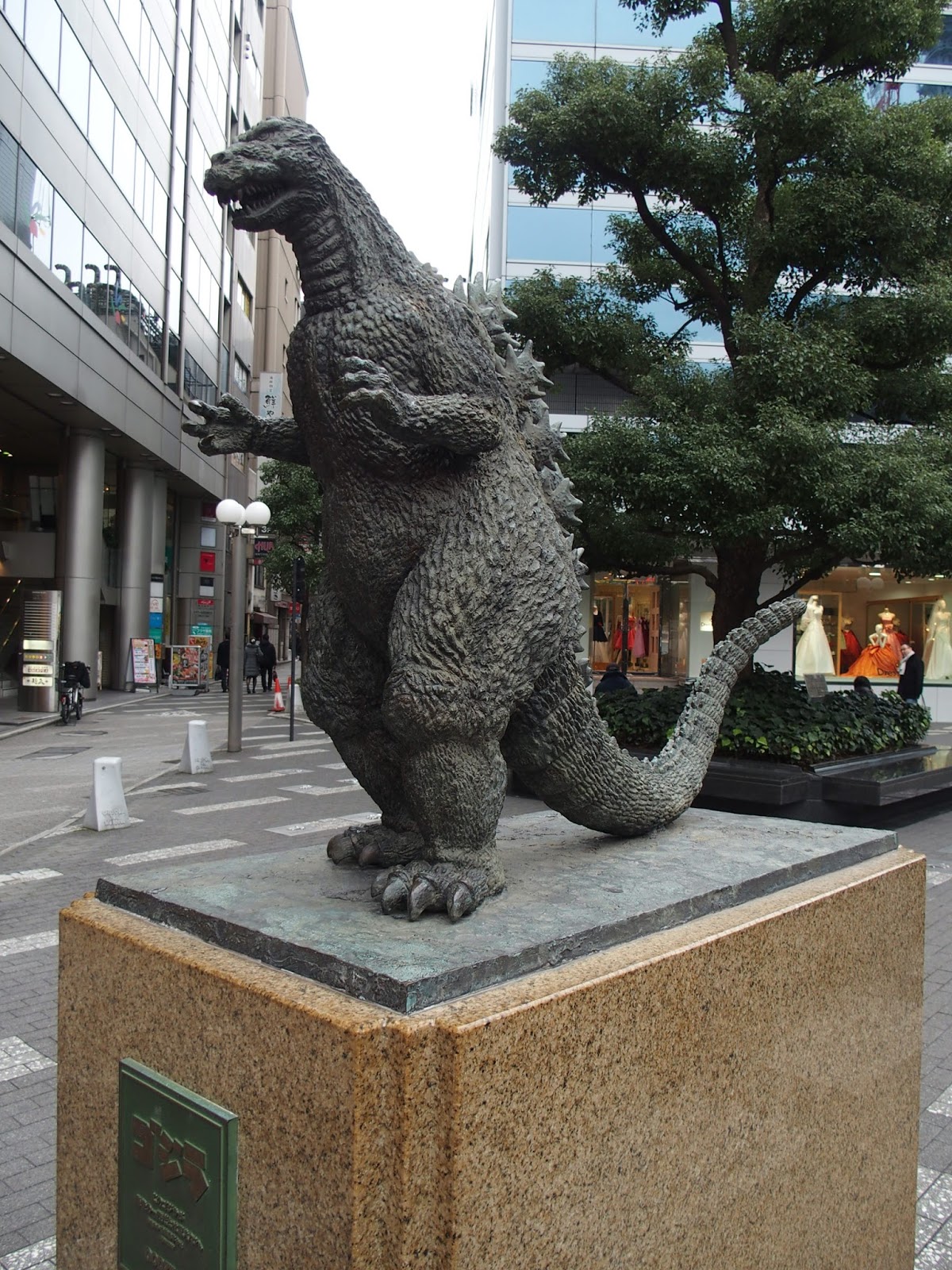 Viva el Rey de los Monstruos: Conoce la nueva estatua de Godzilla en ...