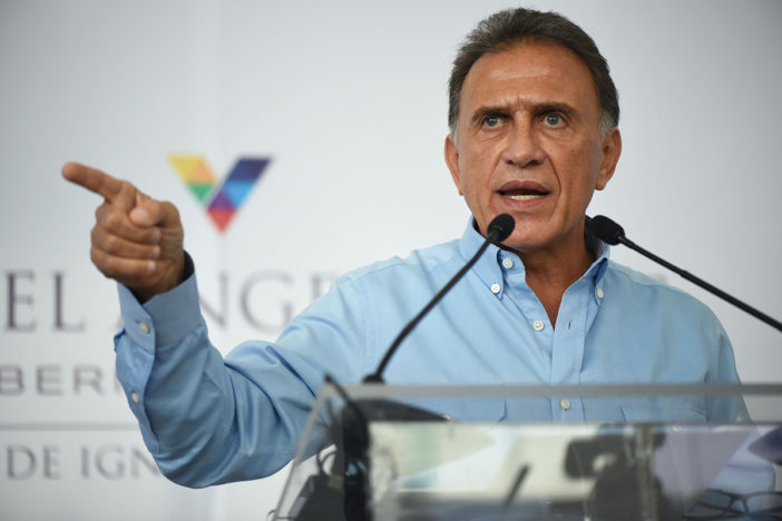 Batalla digna de memes: Yunes va contra Ley de Acoso Cibernético (Ley ...