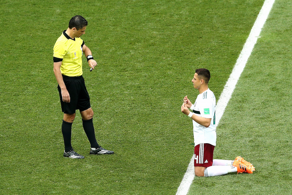 Chicharito Rezando