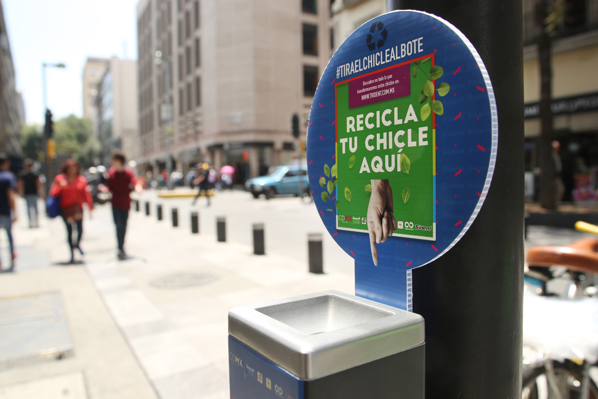 #TiraElChicleAlBote: La primera campaña para reciclar tu chicle en México