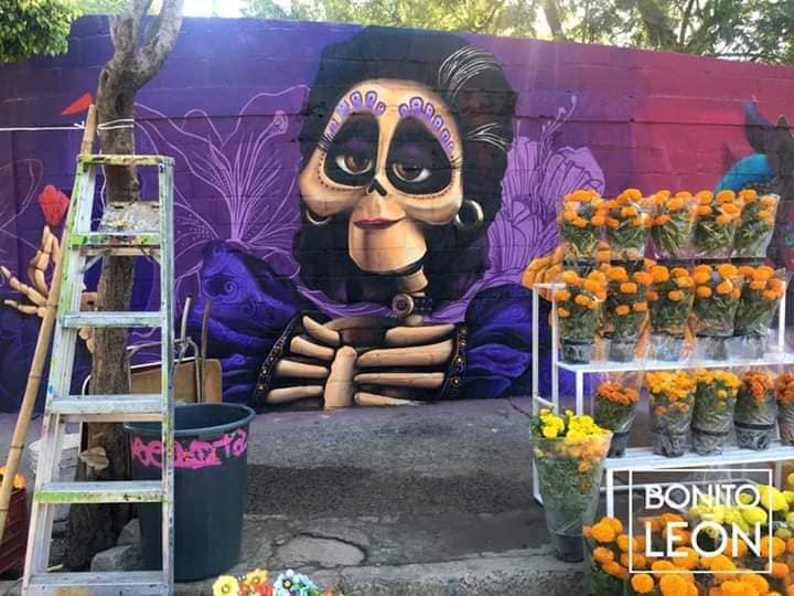 Adornan el panteón de Guanajuato con murales de la película 'Coco'