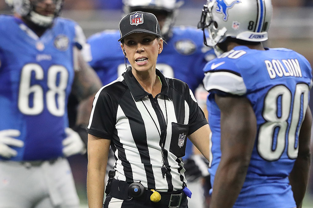 Sarah Thomas, la primera referee en un juego de playoffs en la NFL