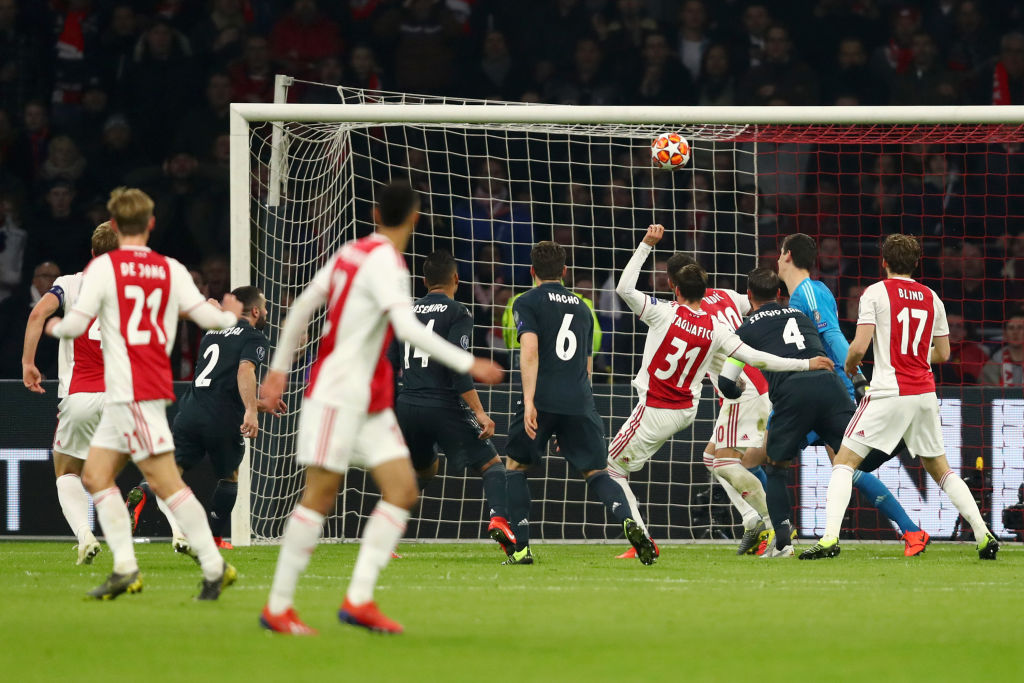 ¿Coincidencia? Primera polémica del VAR en Champions League fue a favor ...
