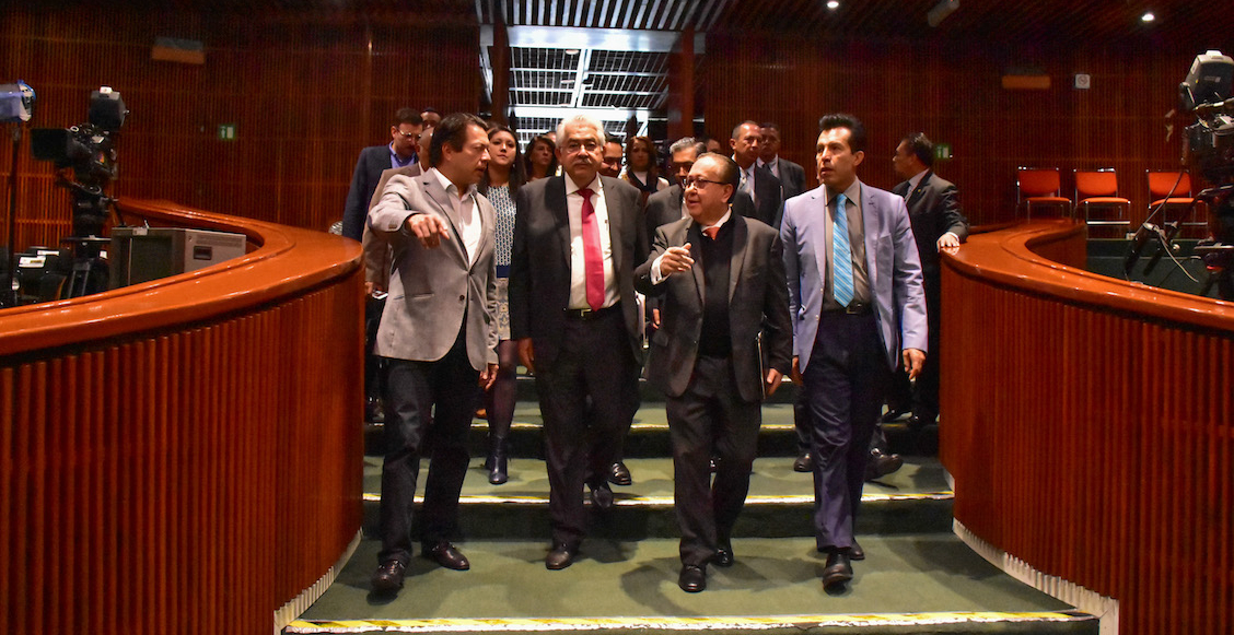 Revelan video del secretario particular de AMLO en pleno "depósito hormiga"