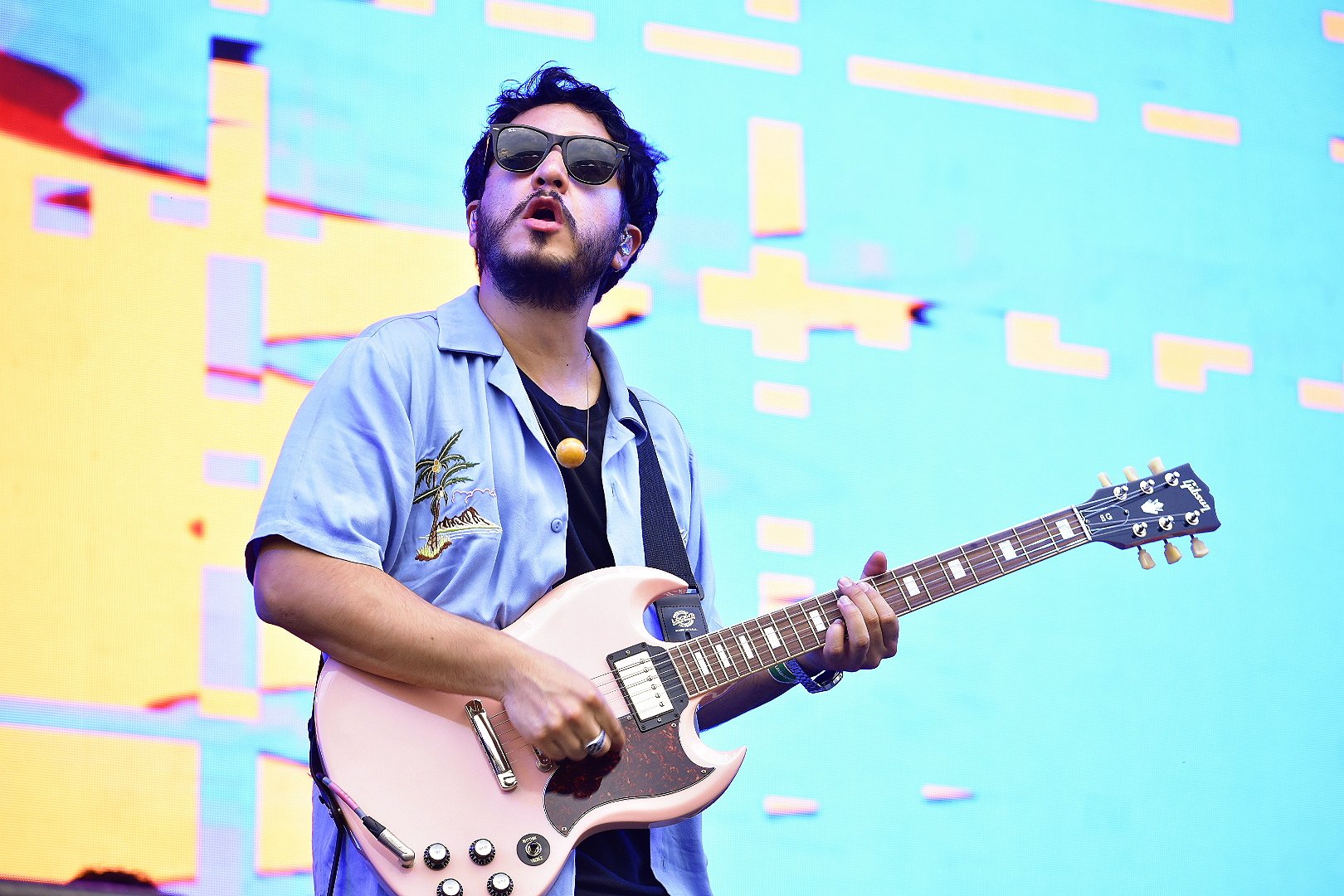 Little Jesus nos cuenta una historia de amor paranormal en el video de ...