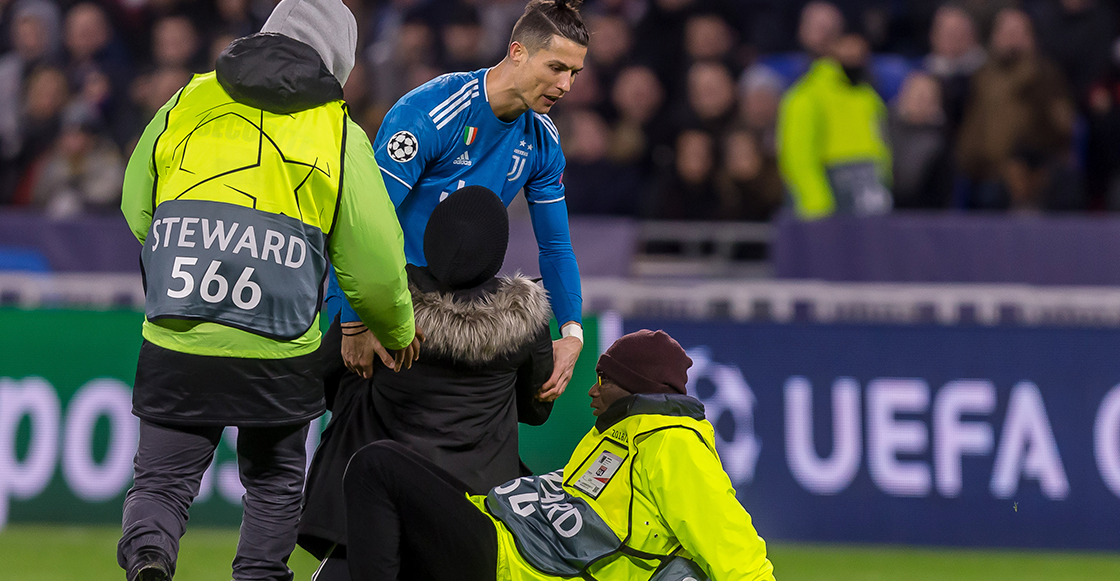El video de Cristiano Ronaldo empujando a una mujer que se volvió viral