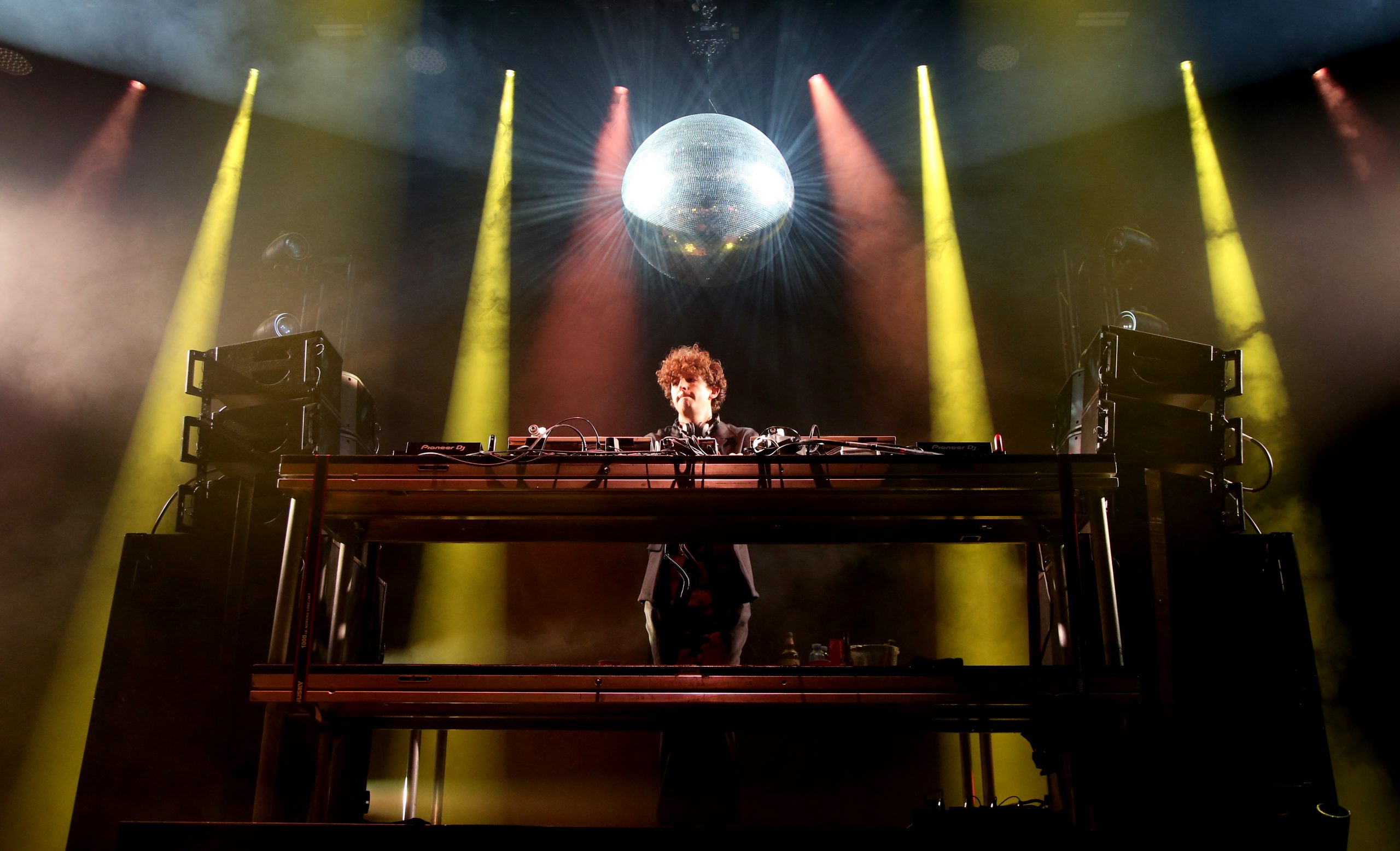 Jamie xx regresa y nos pone a bailar con su nueva rola "Let's Do It Again"