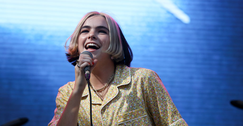 ¿Quién es Benee y por qué está conquistando al mundo con su música?