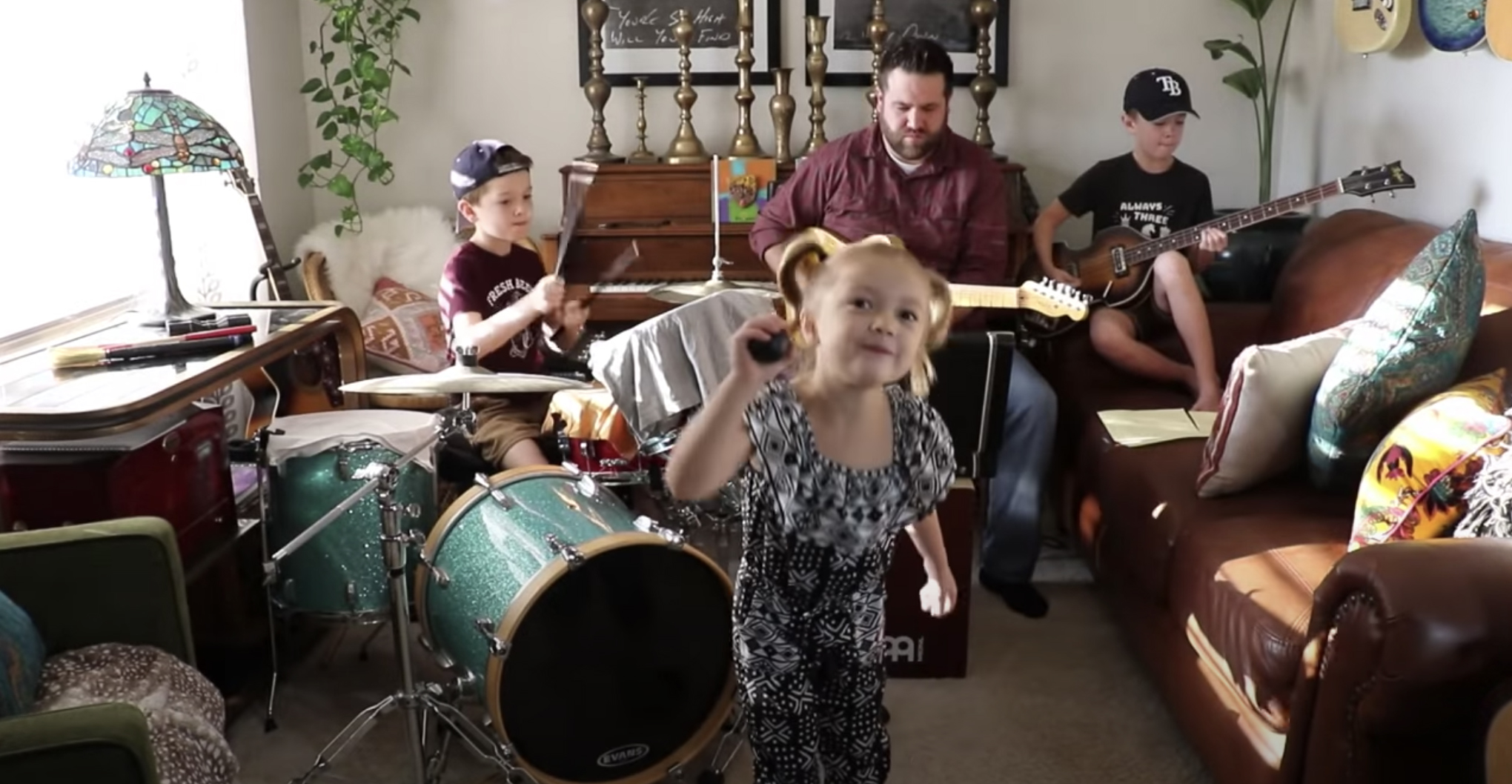 Colt Clark & The Quarantine Kids - Sopitas.com