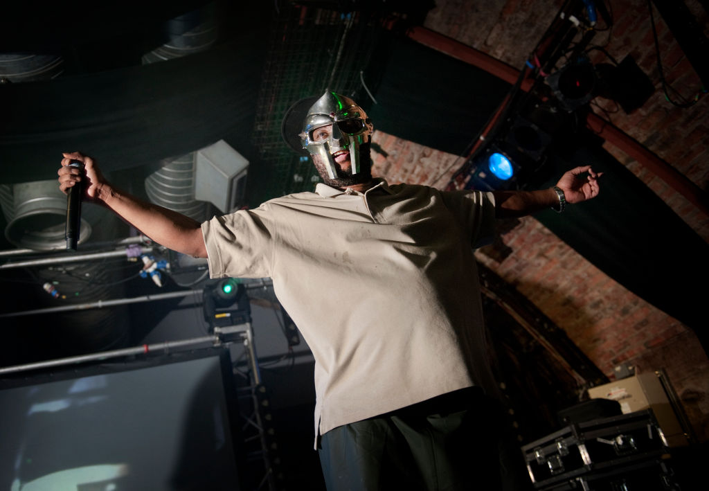 Reportan la muerte del rapero y productor, MF Doom, a los 49 años de edad