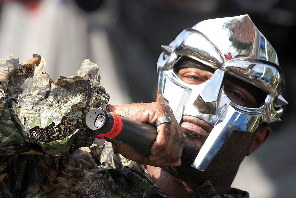 Reportan la muerte del rapero y productor, MF Doom, a los 49 años de edad