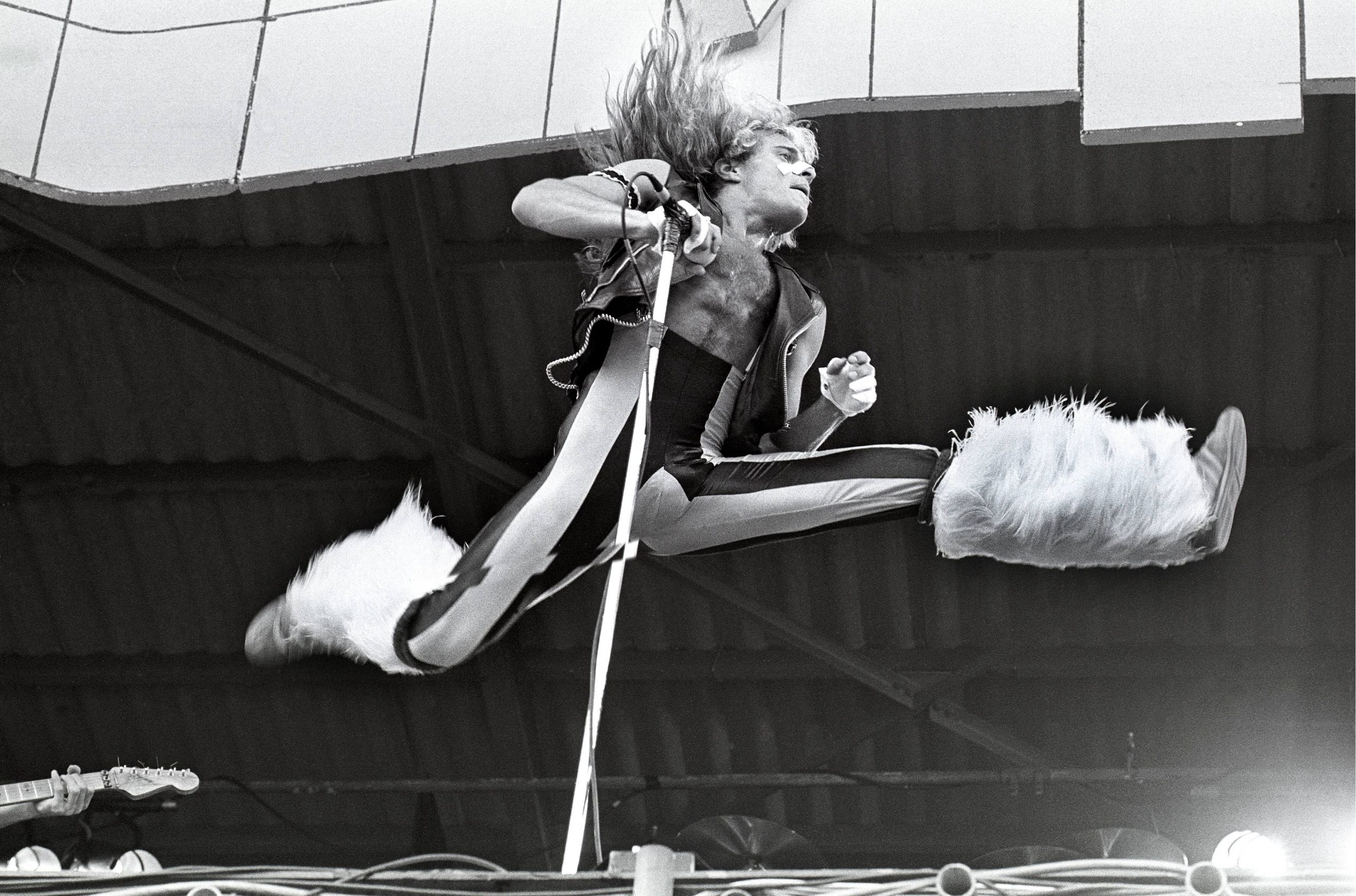 La extraña (y trágica) historia detrás de "Jump" de Van Halen