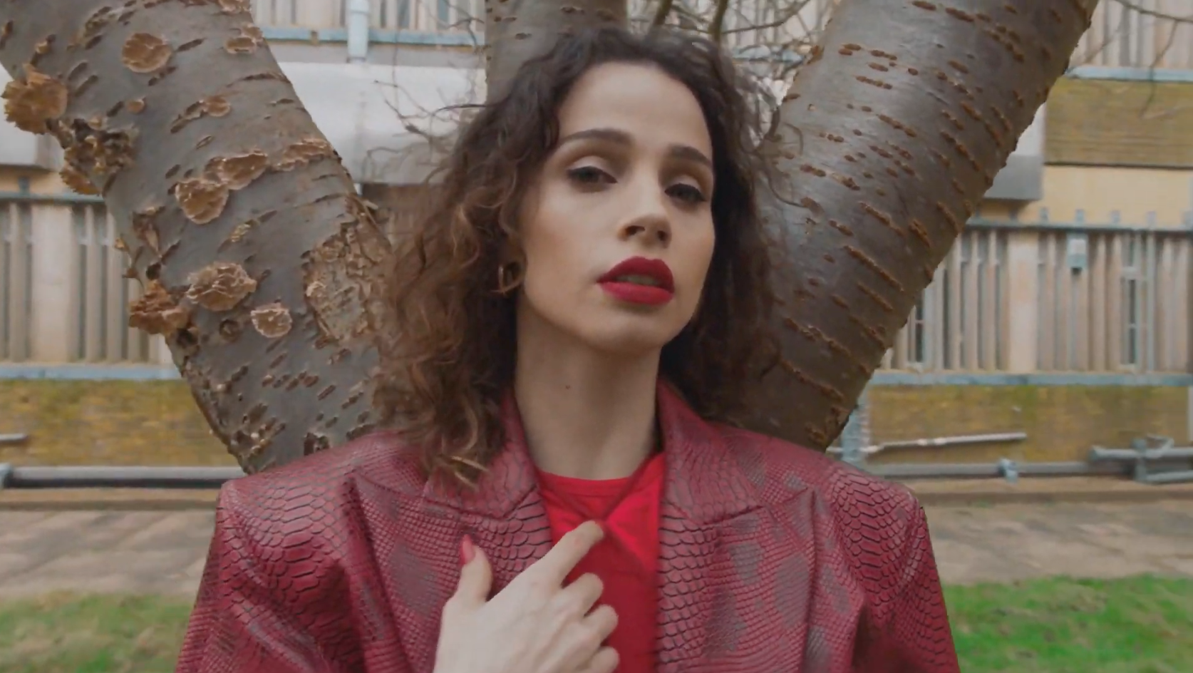 Jungle anuncia nuevo disco estrenando la rola "Keep Moving"