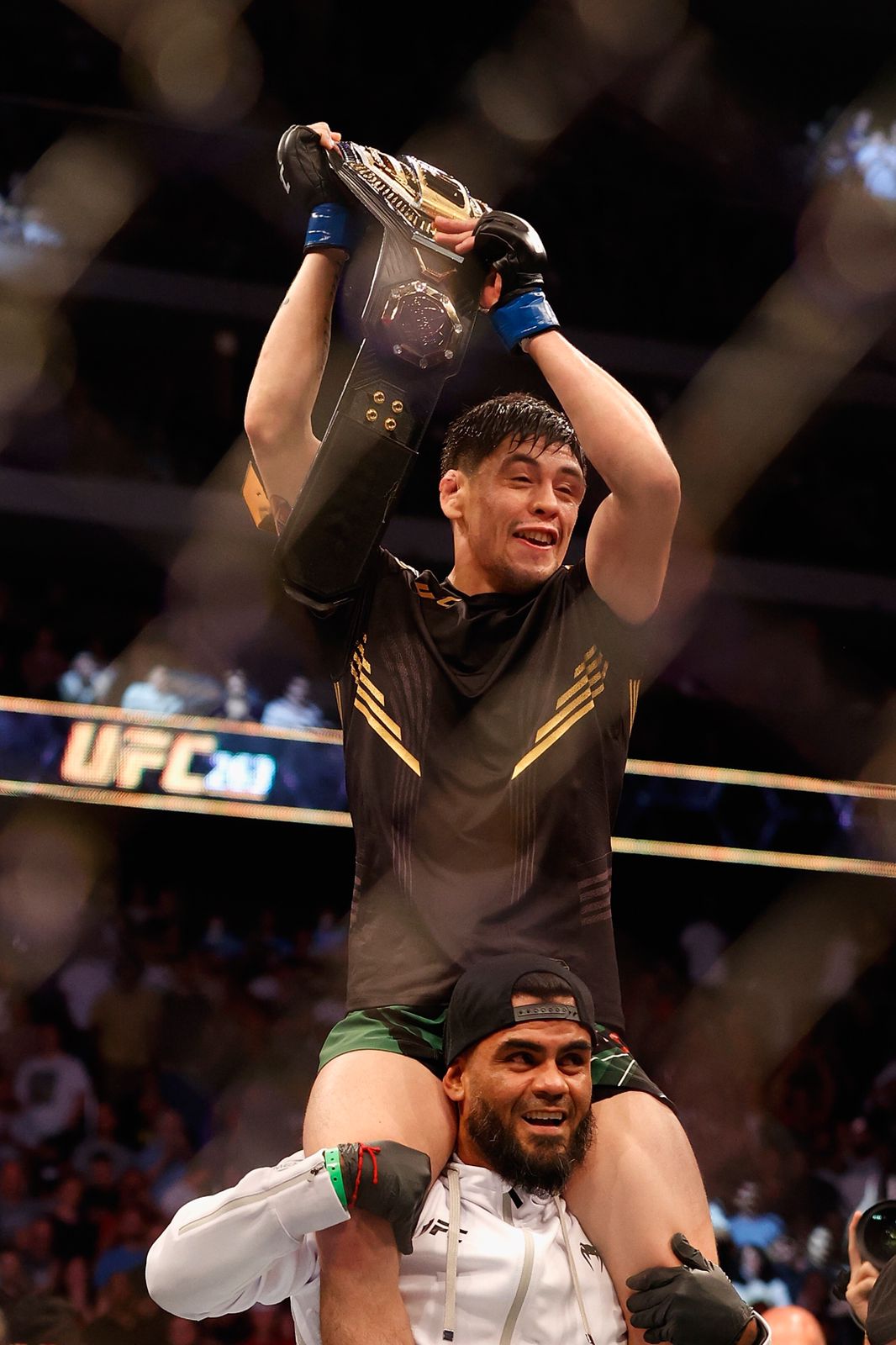 Brandon Moreno hace historia en UFC, es el primer campeón nacido en México