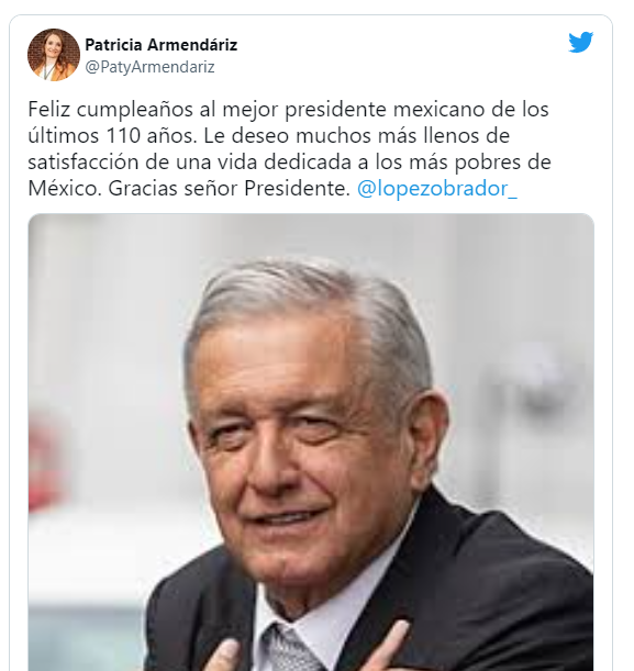Llevan serenata a AMLO en Palacio Nacional por su cumpleaños