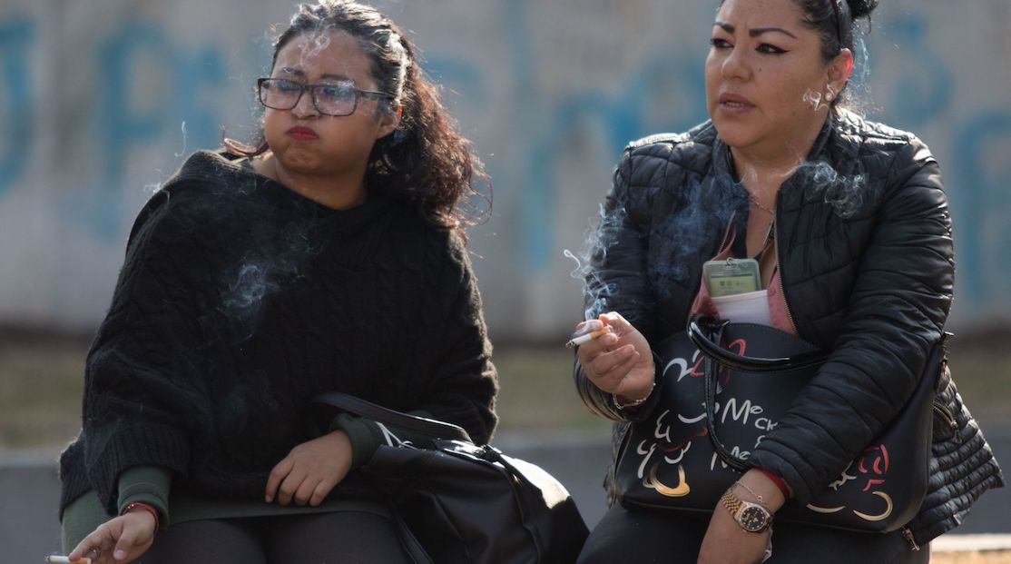 Espacios libres de humo: Aquí los lugares donde ya no puedes fumar en ...