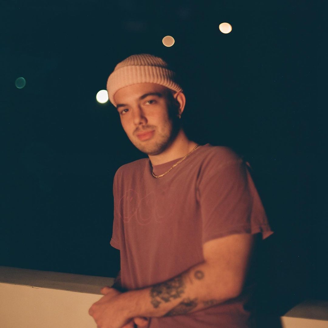 Descubre a Mac Ayres, el joven prodigio del R&B y funk que te sorprenderá