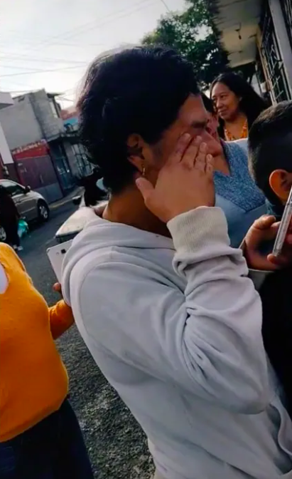 ¿Por? Mamá genera polémica por llorar después de dejar a su hijo en la ...