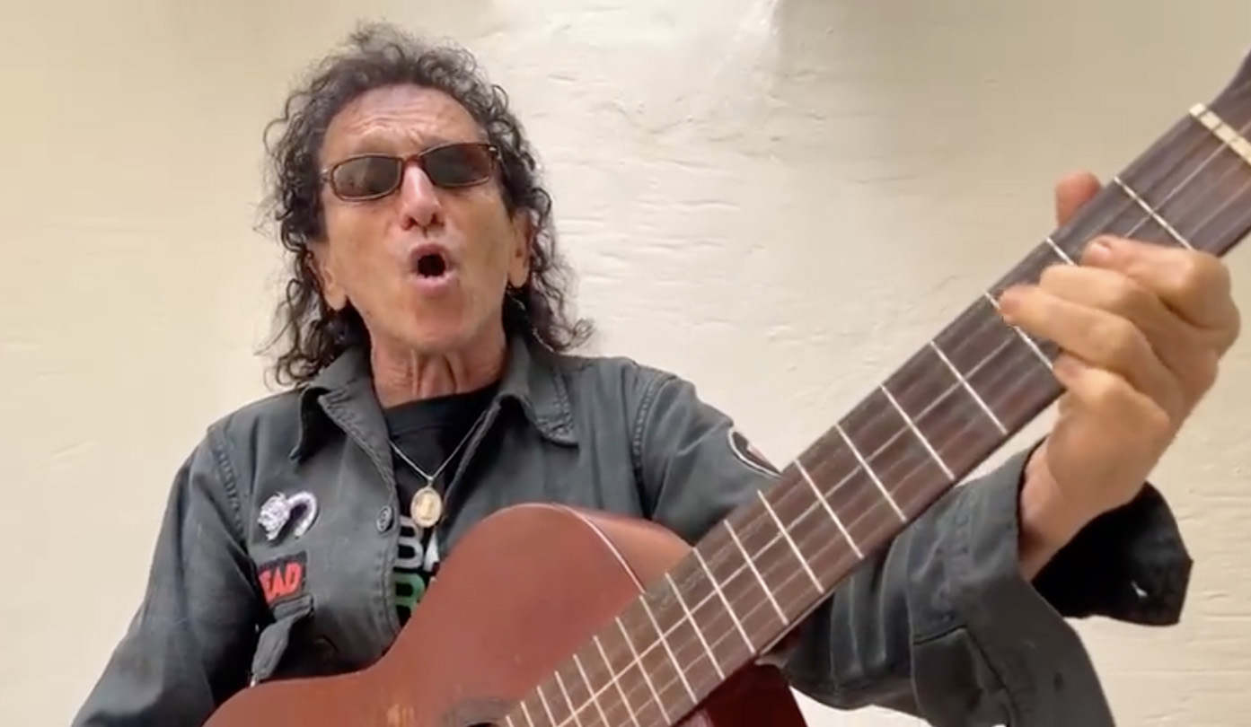 Pásale a ver (y cantar) el rolón que Alex Lora le compuso a Checo Pérez