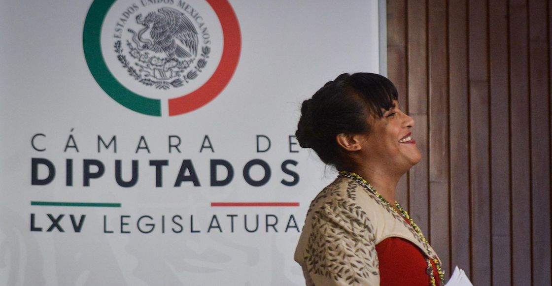 Diputadas María Clemente y Teresa Castell se jalonean en plena sesión y ...