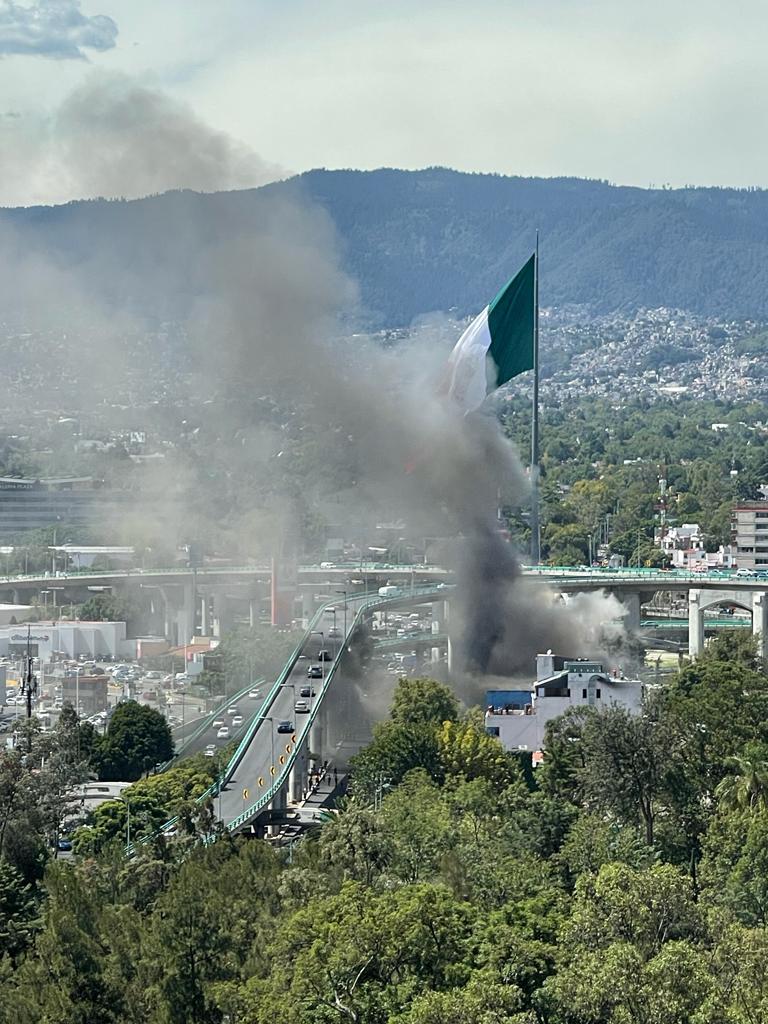 En imágenes: Incendio en Galerías El Triunfo de San Jerónimo en CDMX