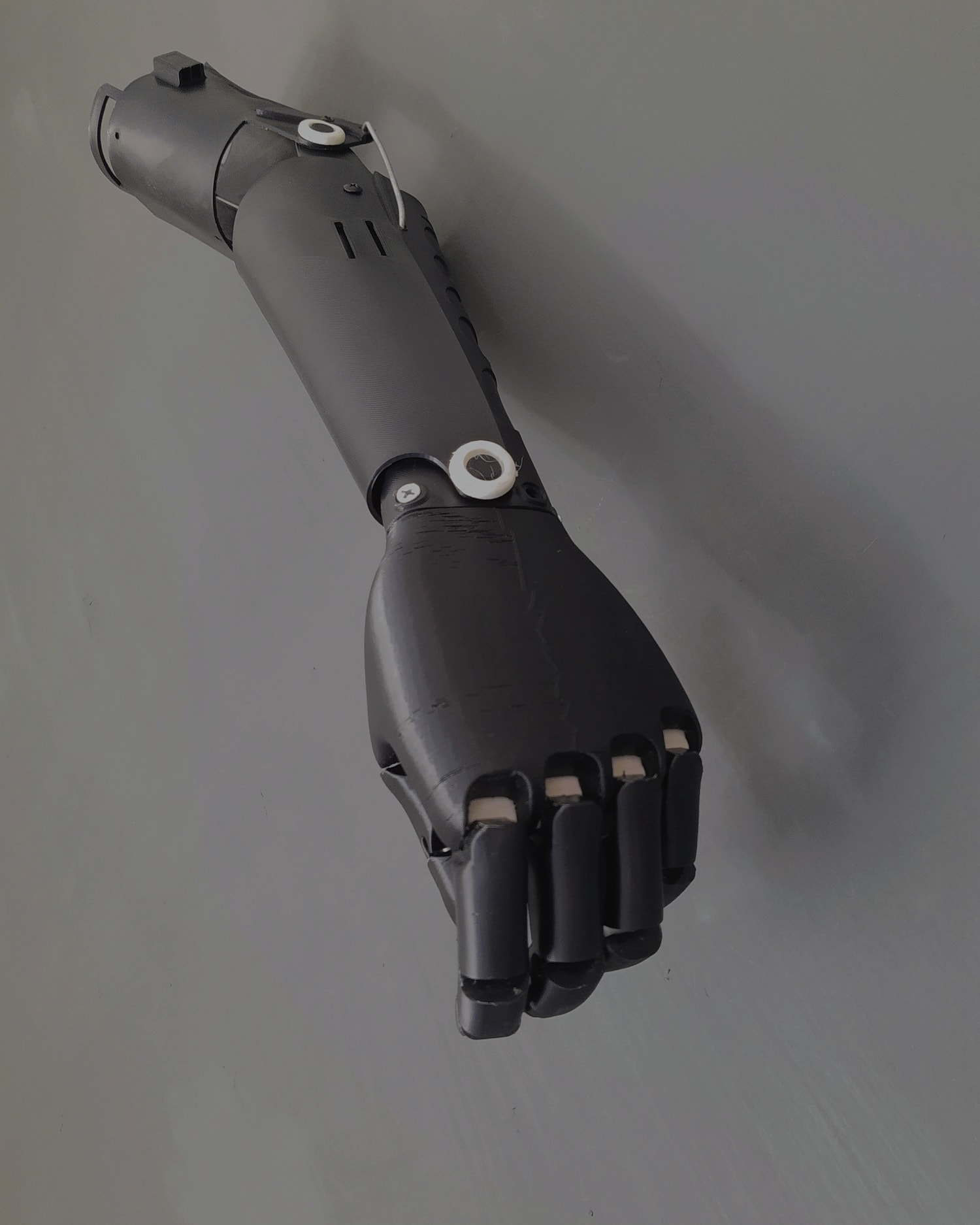 Conocimos a Manitas para To2, una fundación que crea prótesis impresas ...