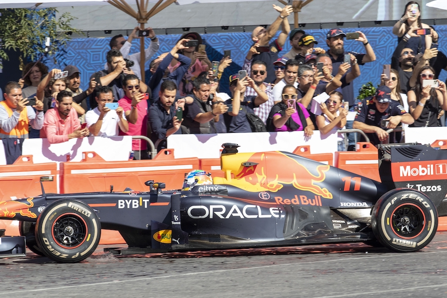 En imágenes y videos: Así se vive el Red Bull Show Run de Checo Pérez ...