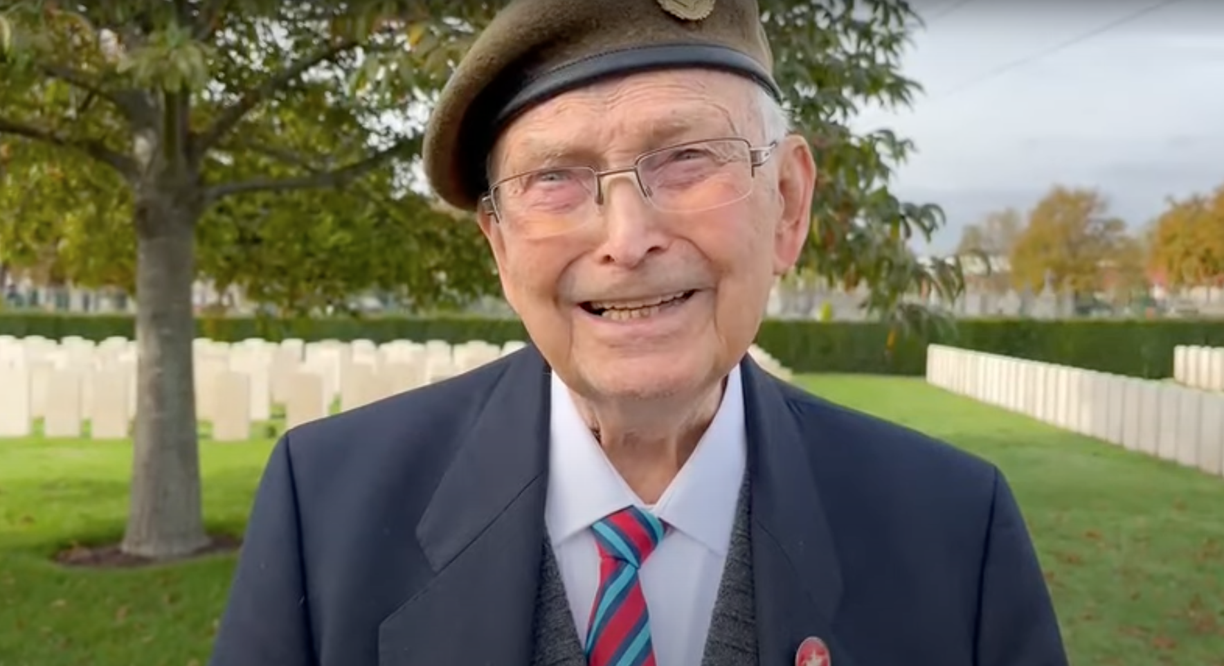 Veterano se reencuentra con mujer que conoció en la II Guerra Mundial
