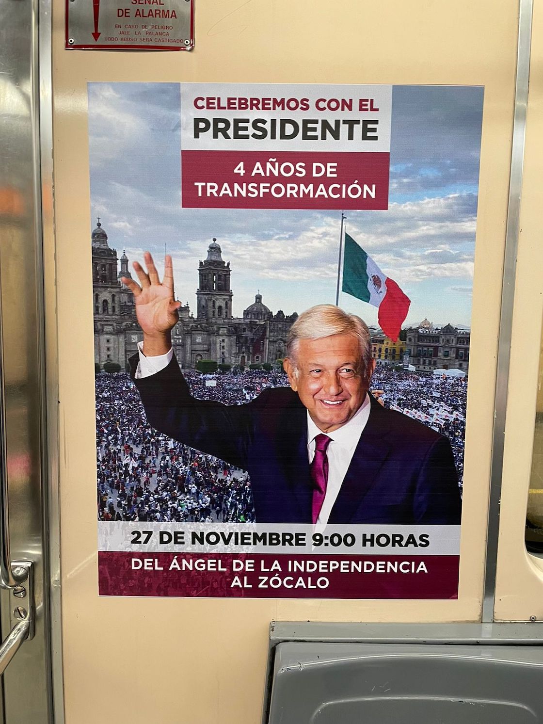 Aparece propaganda en el Metro CDMX que invita a la marcha de AMLO
