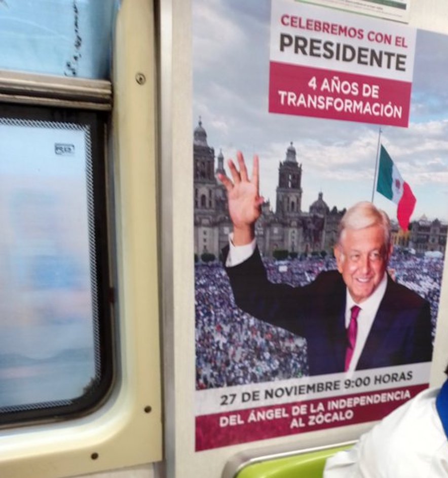 Aparece propaganda en el Metro CDMX que invita a la marcha de AMLO