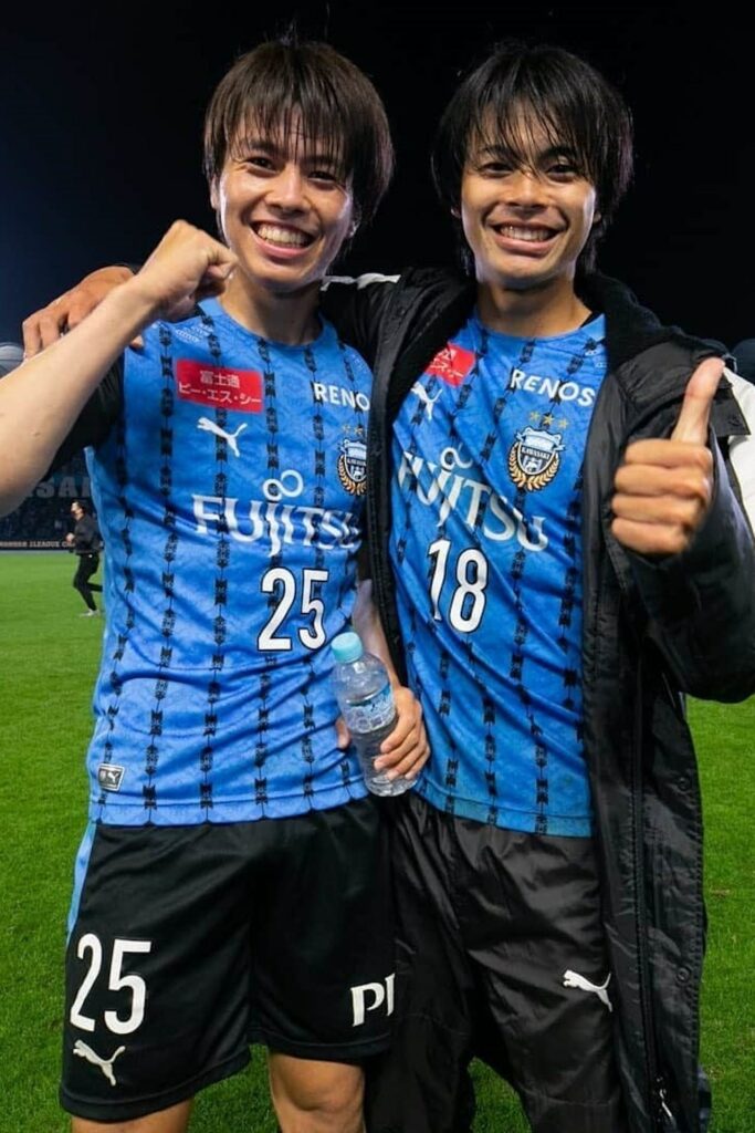 La historia de Kaoru Mitoma y Ao Tanaka, los Oliver y Tom, de Japón