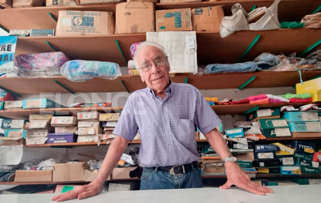 La historia de Carlos, el aficionado de 82 años que ve los partidos de ...