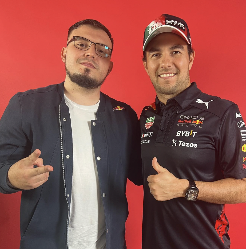 Checo Pérez le entra al freestyle para retar a Rapder en una batalla