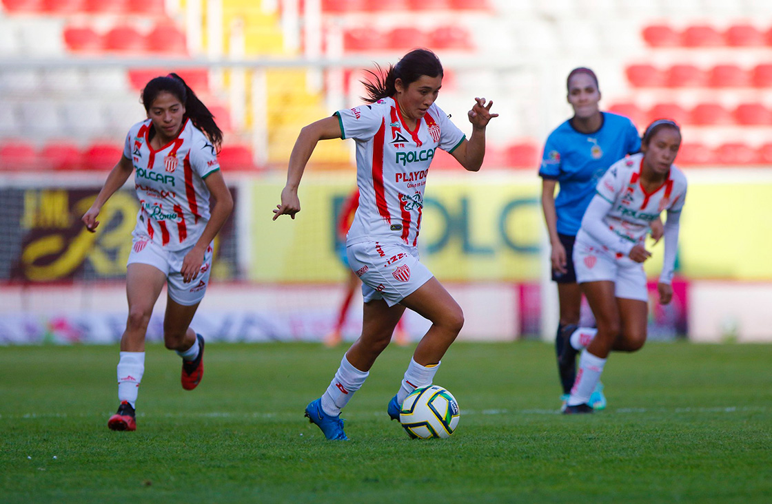 El gol olímpico de Diana Anguiano en el Necaxa vs Chivas Femenil