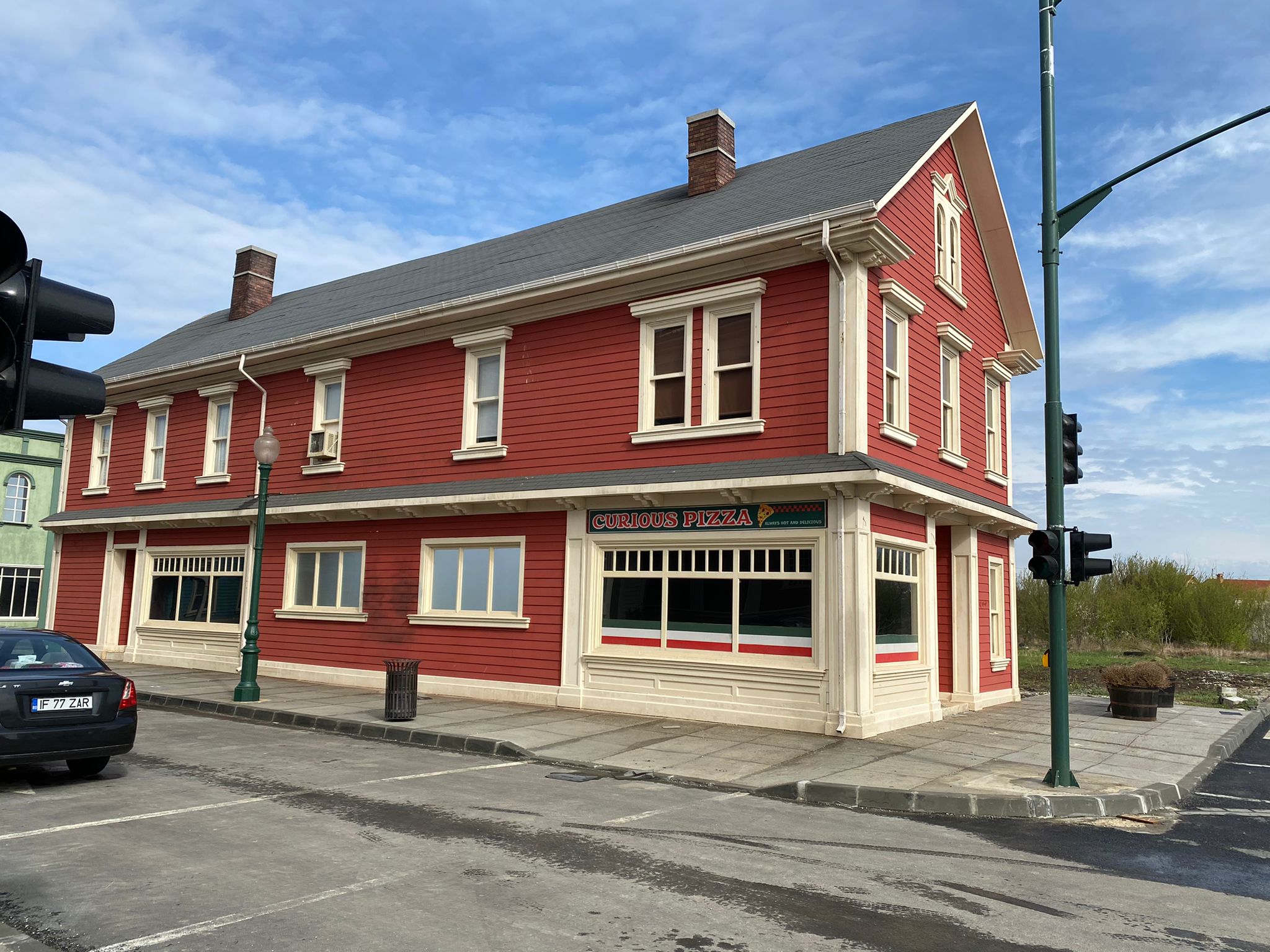 Te decimos cómo visitar el set donde se filmó 'Wednesday' y en cuánto ...