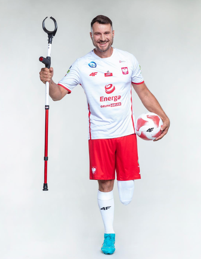 Marcin Olesky jugador que llegó al Puskás con golazo en futbol de amputados