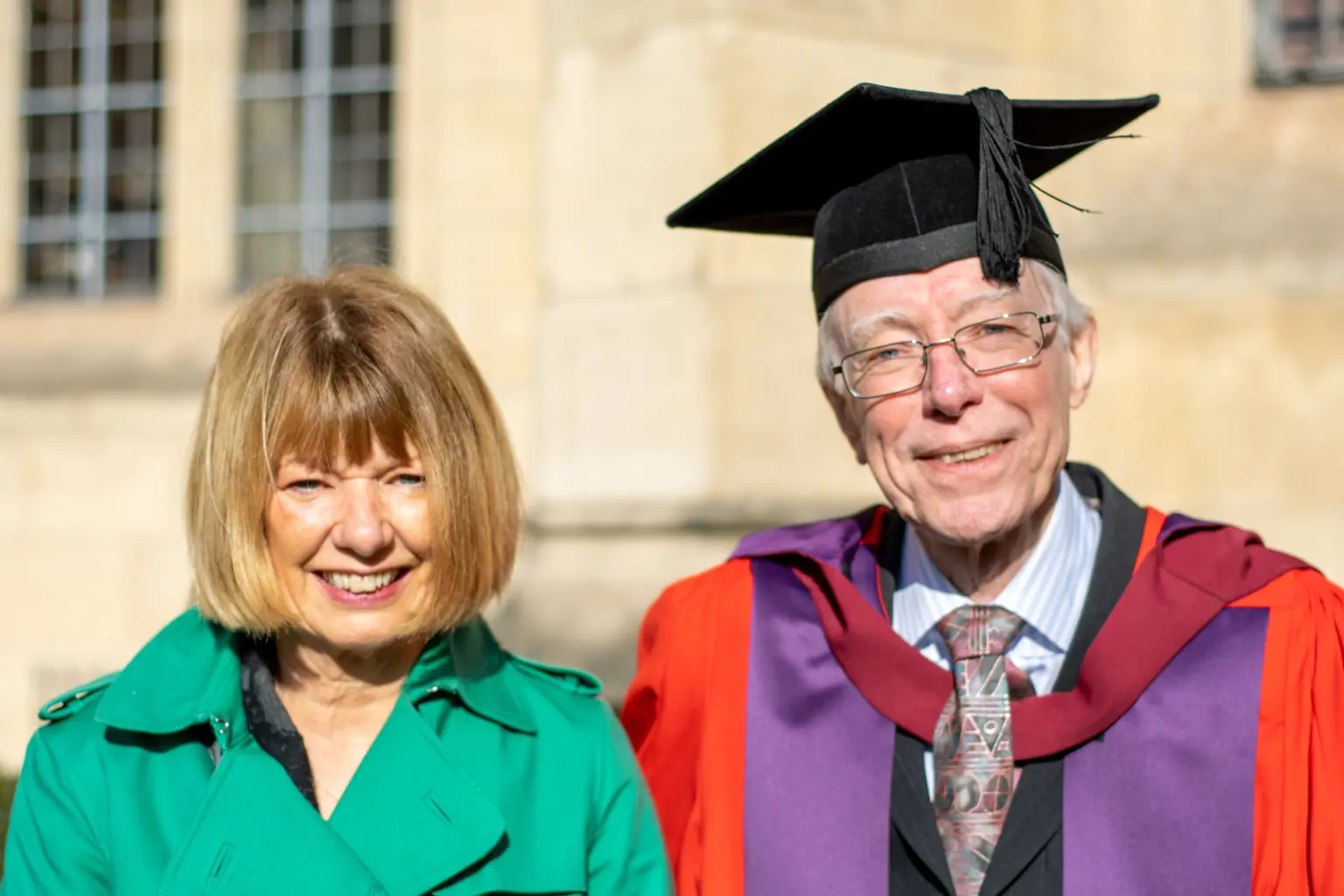 Abuelito se graduó a los 76 años; completó su doctorado y se hizo viral
