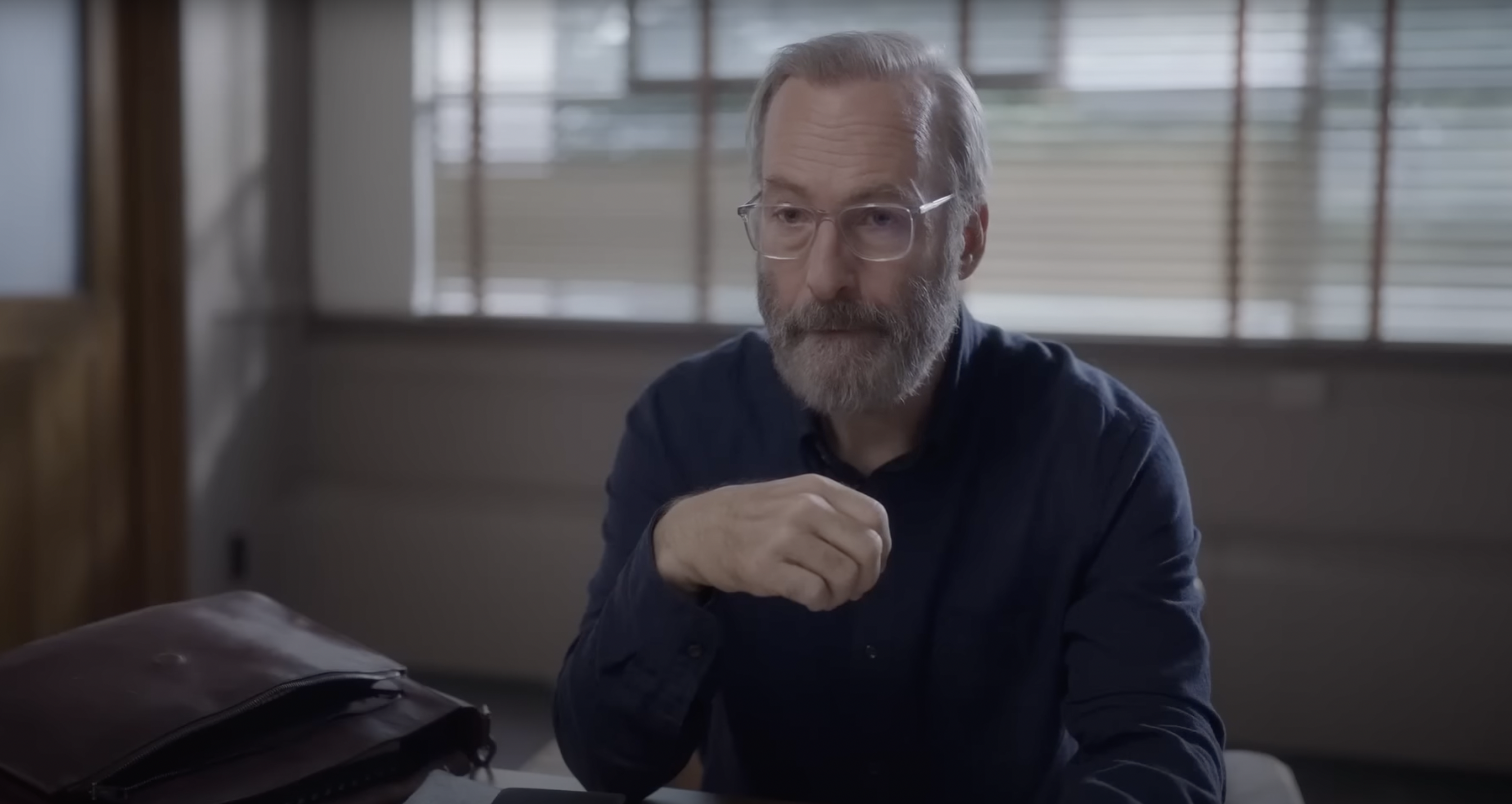 Bob Odenkirk tiene una crisis existencial en el tráiler de Lucky Hank