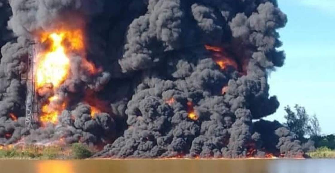 Mocos: Los videos de la explosión de un almacén de petróleo de PEMEX en ...