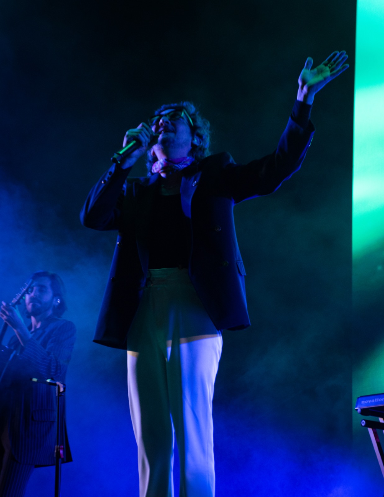 León Larregui dio un show para románticos en el Vive Latino 2023