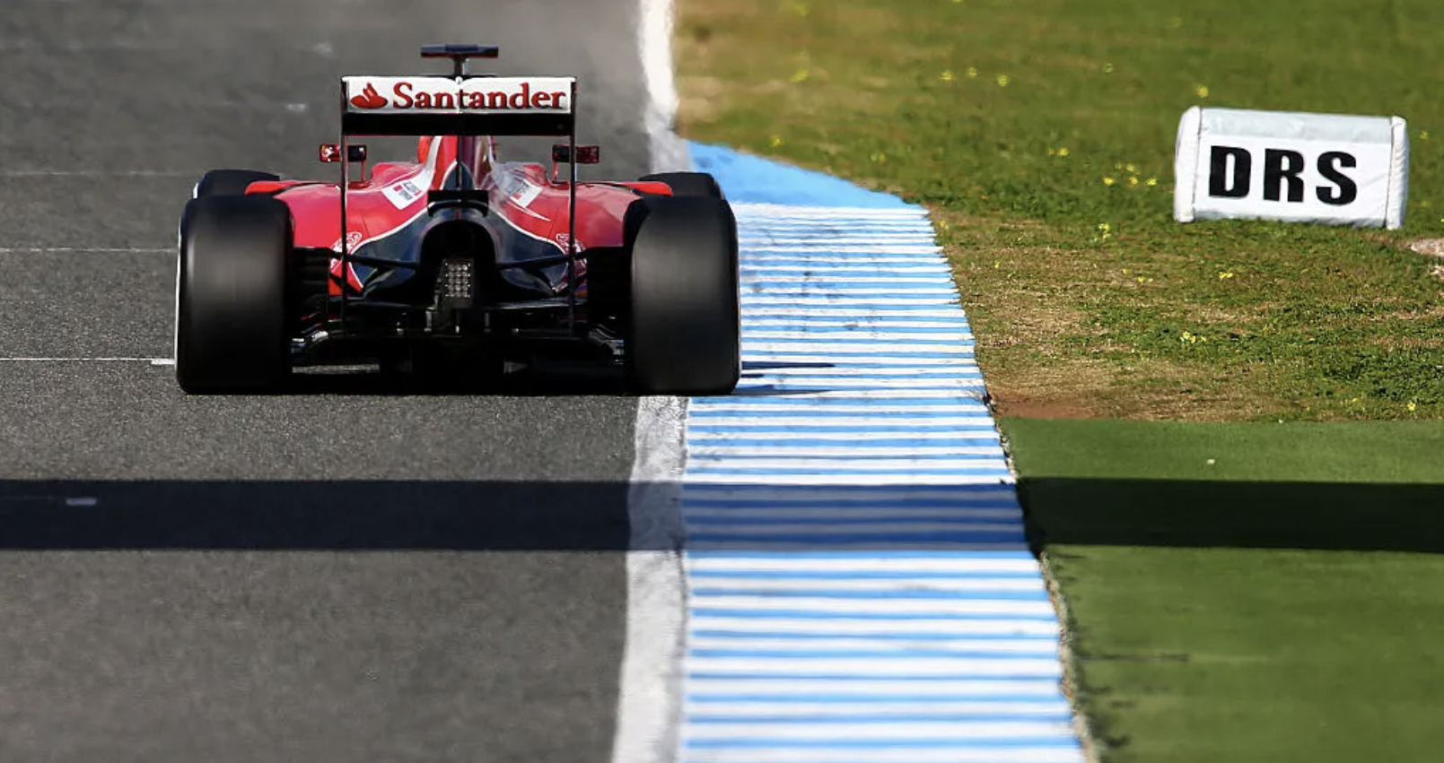 ¿Qué es el DRS, cómo funciona y cómo lo ha usado Checo Pérez en Fórmula 1?