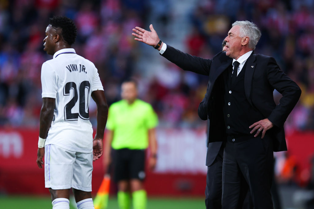 Ancelotti compara a Vinícius con Pelé y Maradona por las patadas que recibe