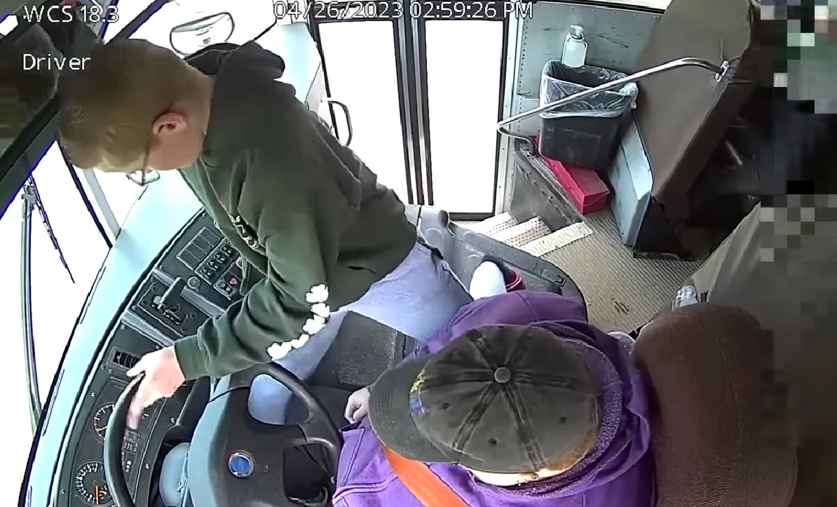 Dillon Reeves: Alumno controló autobús escolar tras desmayo de la ...