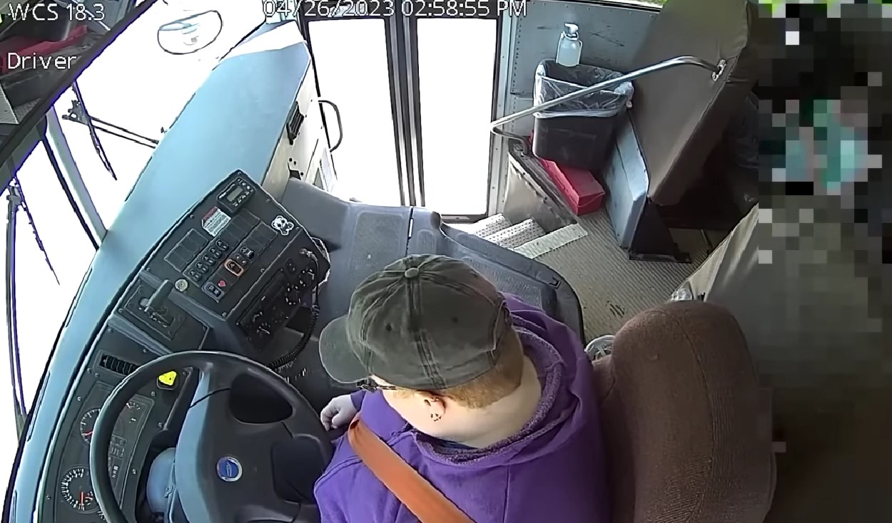 Dillon Reeves: Alumno controló autobús escolar tras desmayo de la ...