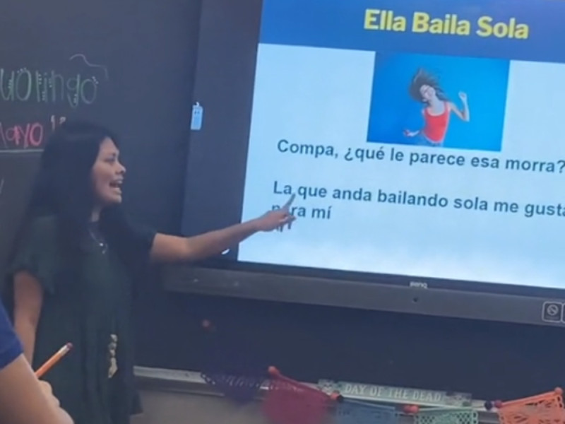 Maestra enseña español con "Ella Baila Sola" de Peso Pluma