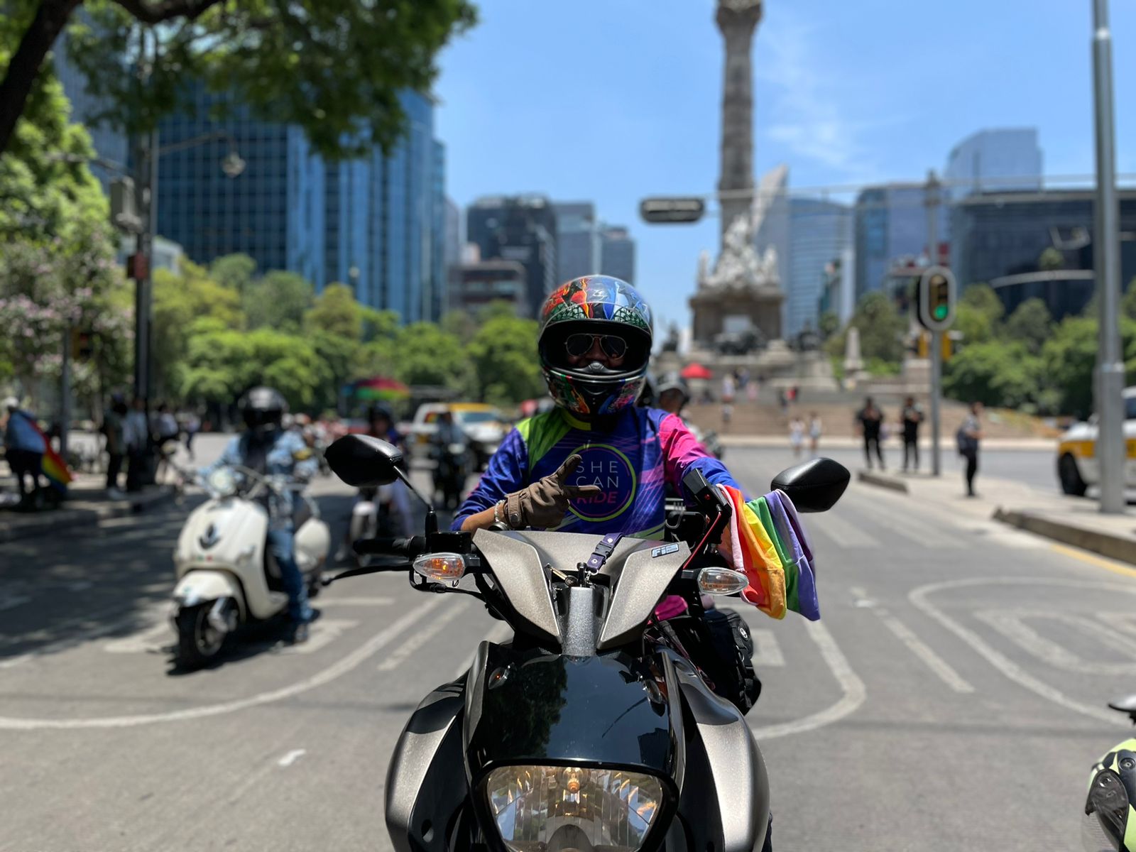 Batucada, banderas y buena onda: Así se vivió la Marcha Lencha 2023