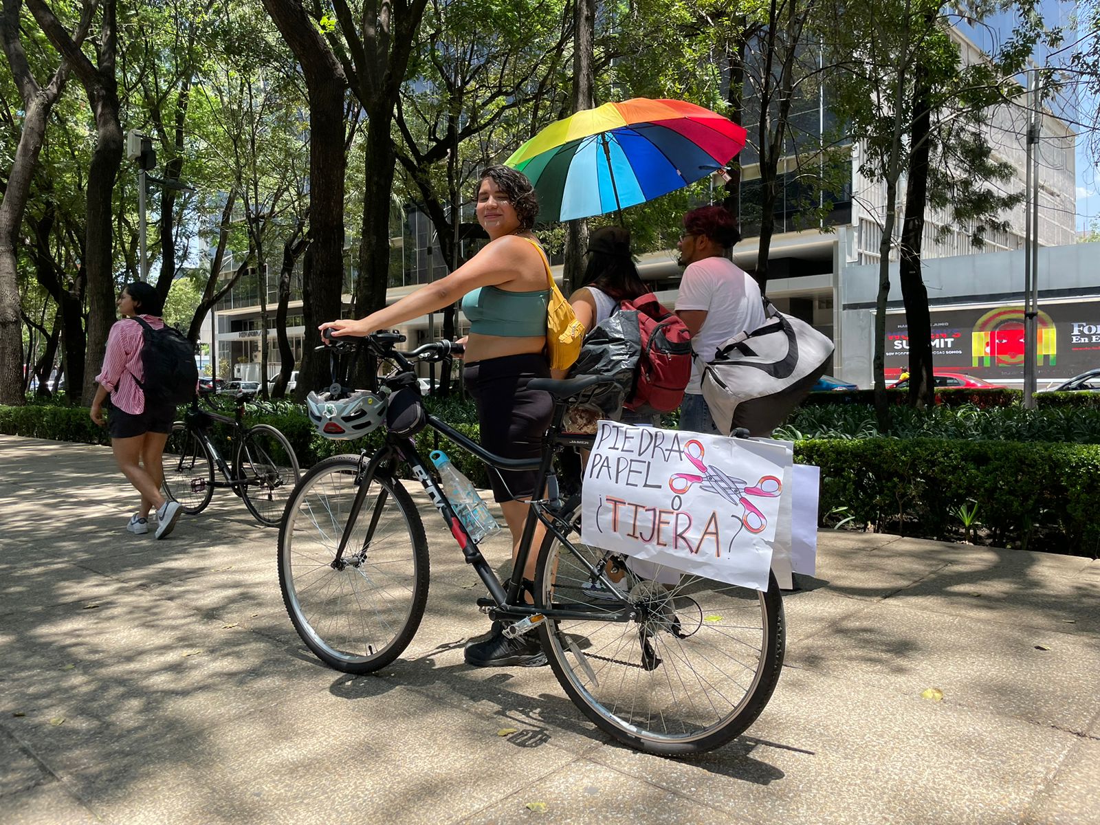 Batucada, banderas y buena onda: Así se vivió la Marcha Lencha 2023